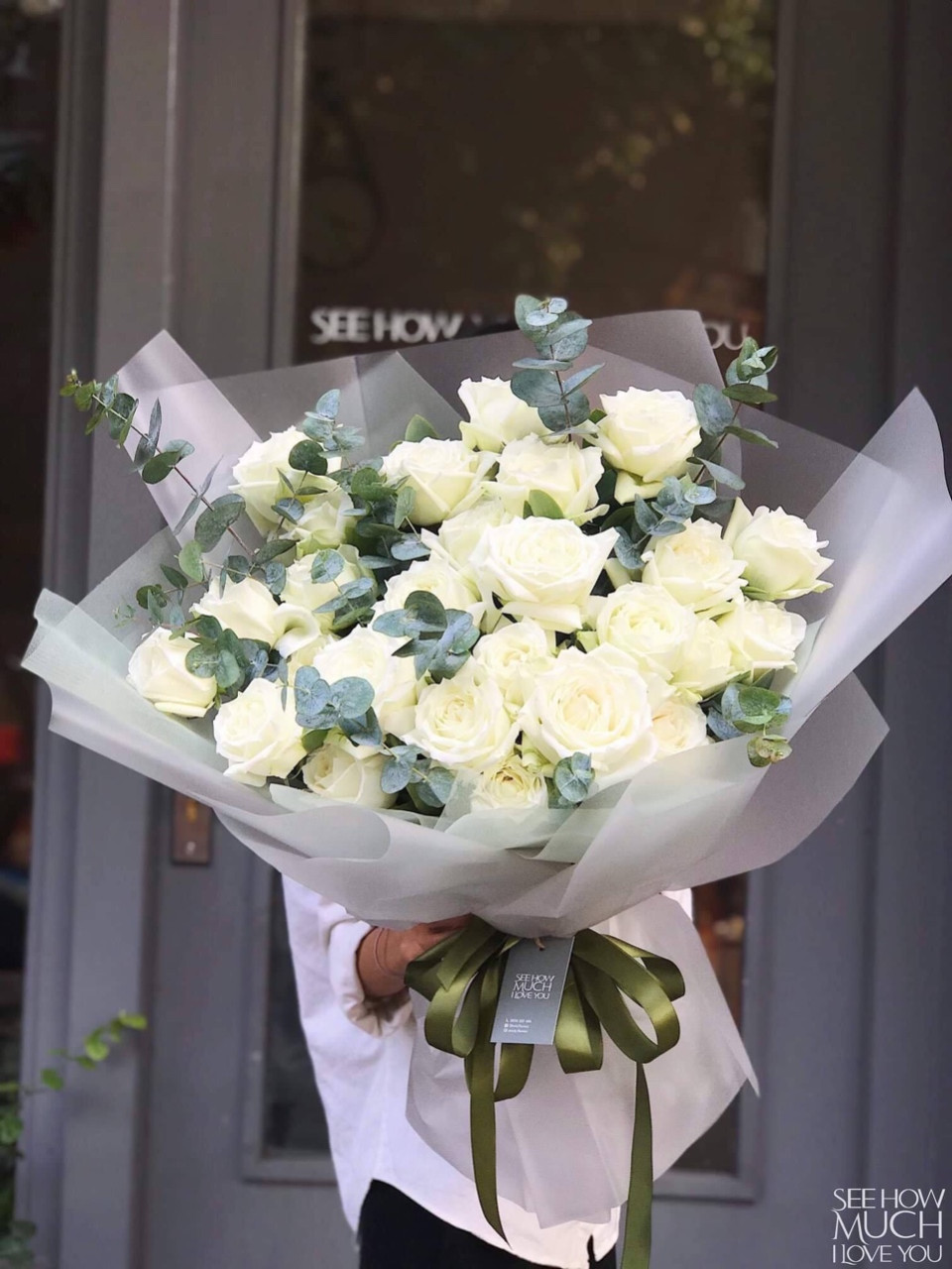 Bouquet of 24 white roses - Hochiminh Flower Delivery